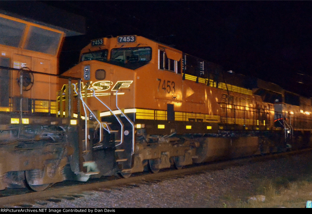 BNSF ES44DC 7453 second out on K011-29